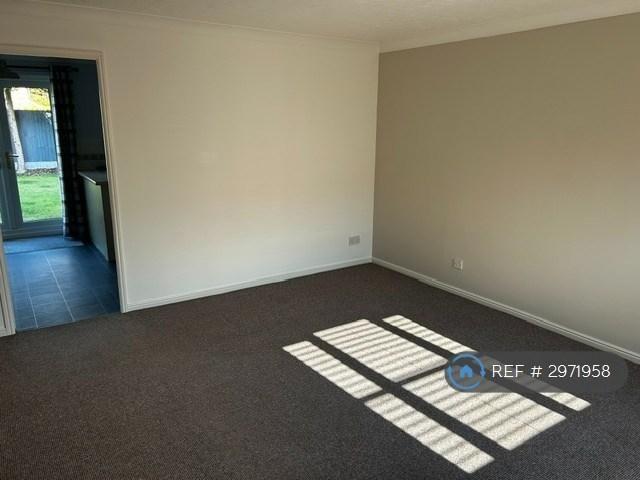 3 bedroom end of terrace house to rent