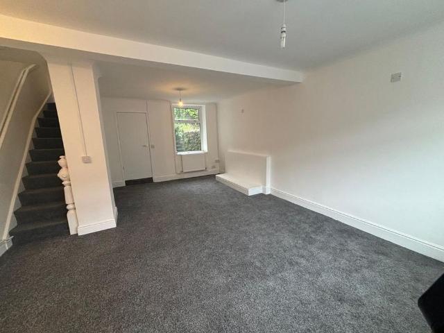3 bedroom end of terrace house to rent