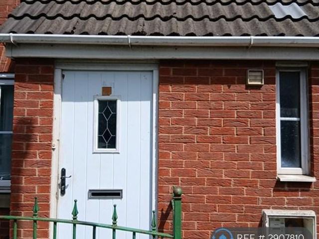 3 bedroom end of terrace house to rent