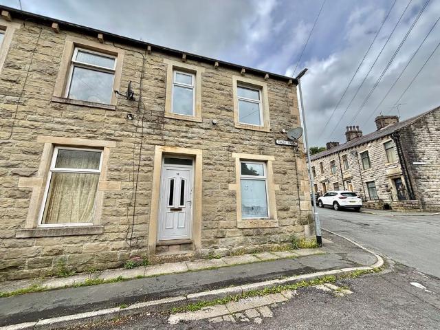 3 bedroom end of terrace house to rent