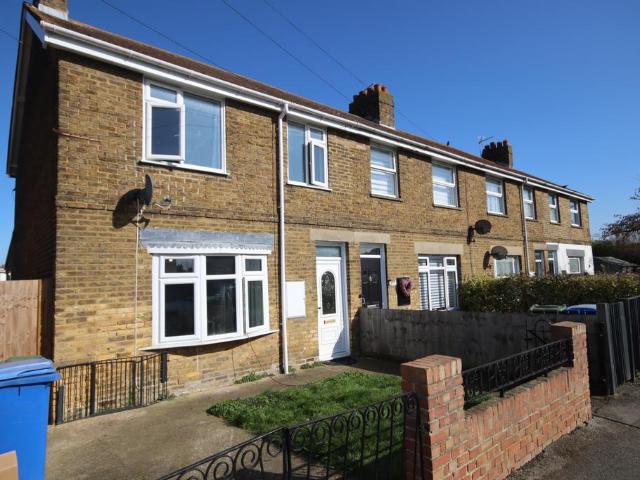 3 bedroom end of terrace house to rent