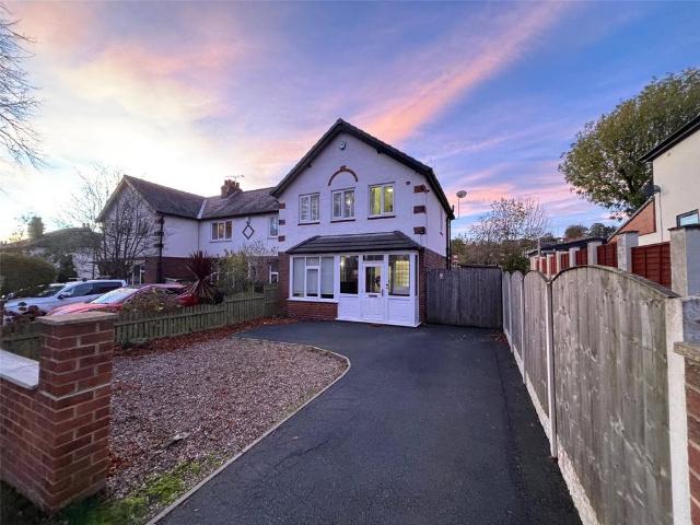 3 bedroom end of terrace house to rent