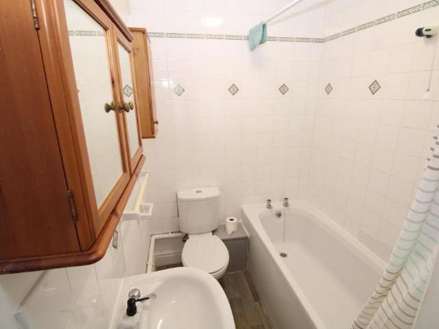 3 bedroom end of terrace house to rent