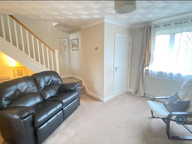 3 bedroom end of terrace house to rent
