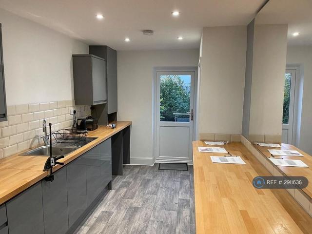 3 bedroom end of terrace house to rent