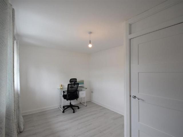 3 bedroom end of terrace house to rent
