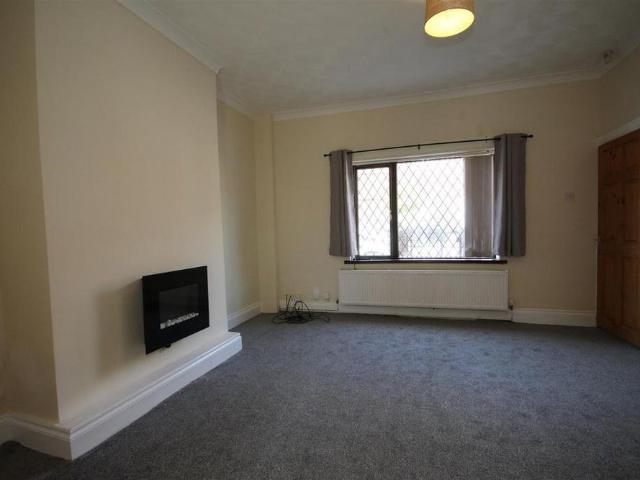 3 bedroom end of terrace house to rent