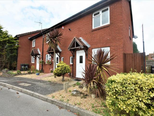 3 bedroom end of terrace house to rent