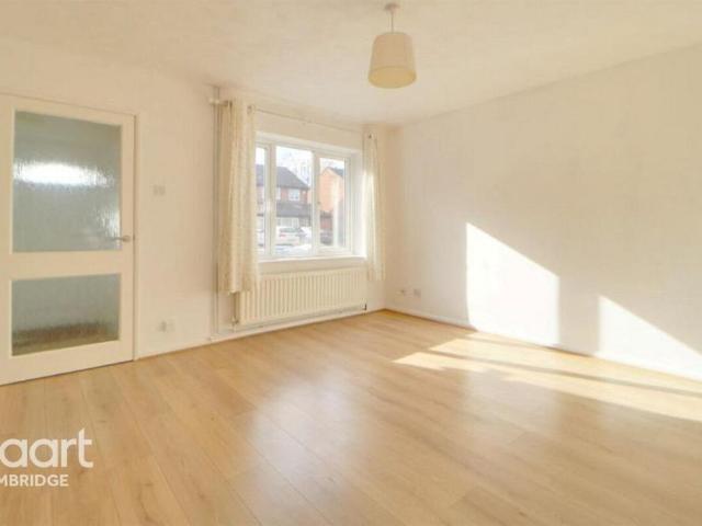 3 bedroom end of terrace house to rent