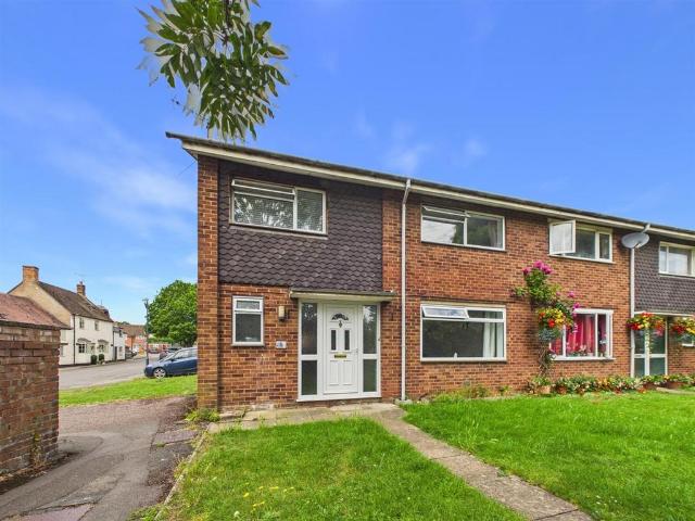 3 bedroom end of terrace house to rent