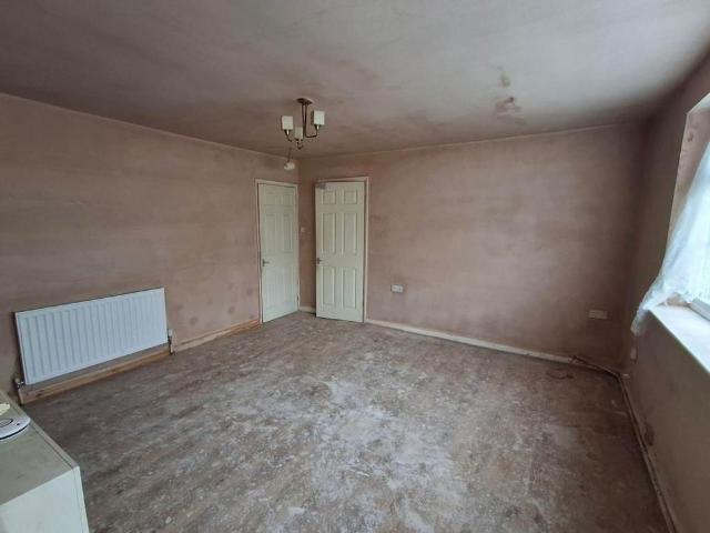 3 bedroom end of terrace house to rent