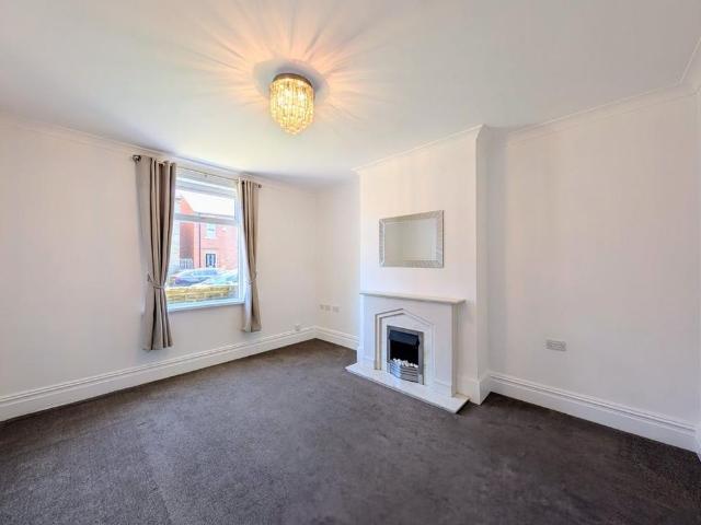 3 bedroom end of terrace house to rent
