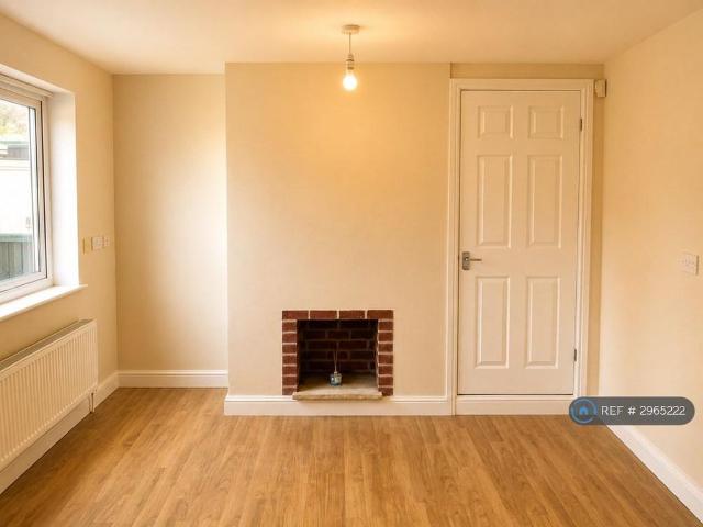 3 bedroom end of terrace house to rent