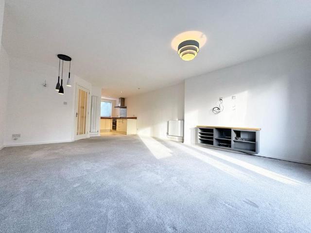 3 bedroom end of terrace house to rent