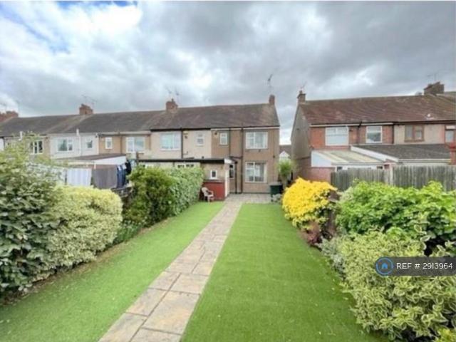 3 bedroom end of terrace house to rent