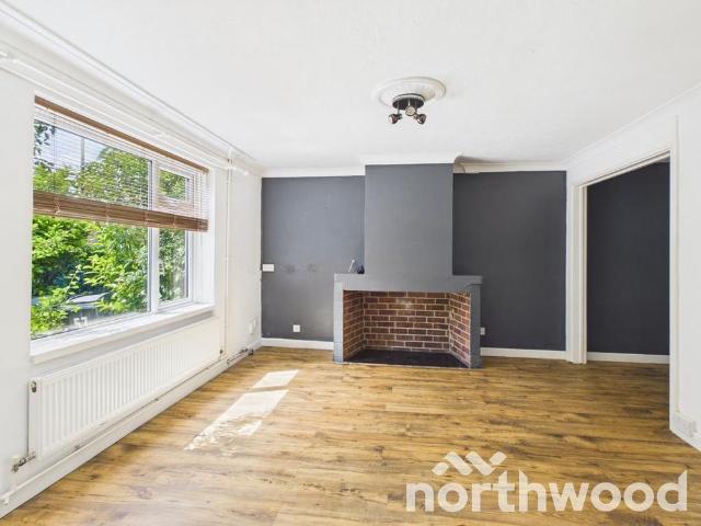 3 bedroom end of terrace house to rent