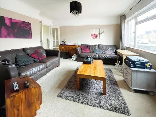 3 bedroom end of terrace house to rent