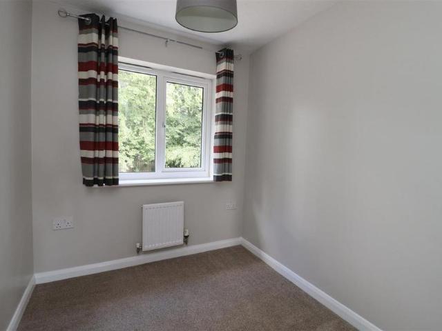 3 bedroom end of terrace house to rent