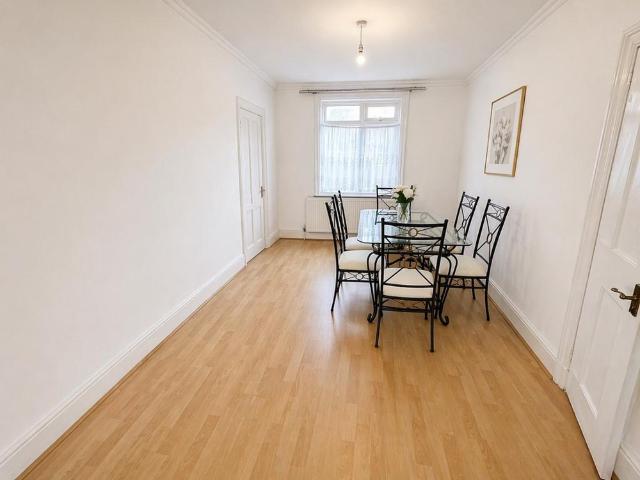 3 bedroom end of terrace house to rent