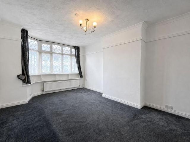 3 bedroom end of terrace house to rent
