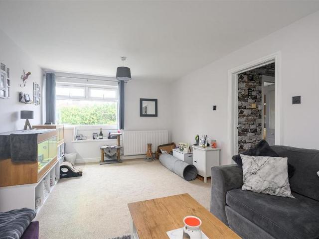 3 bedroom end of terrace house to rent