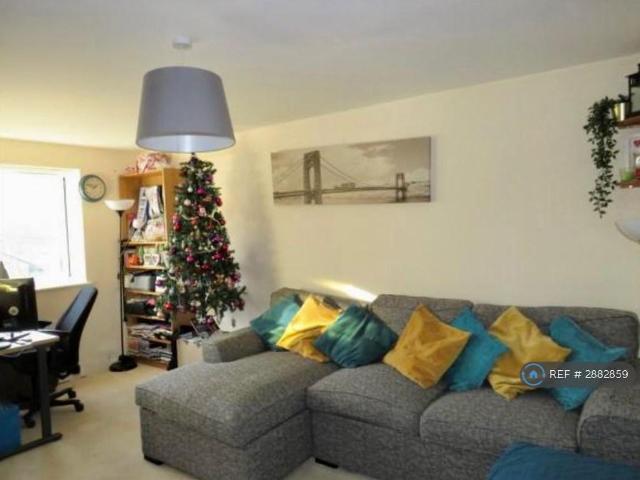 3 bedroom end of terrace house to rent