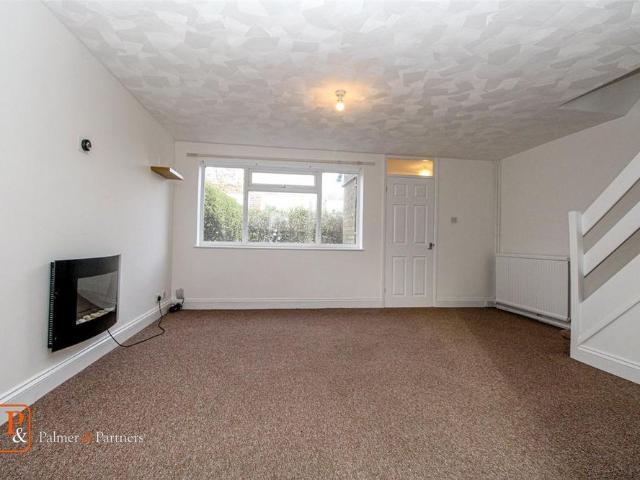 3 bedroom end of terrace house to rent
