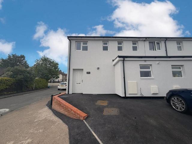 3 bedroom end of terrace house to rent
