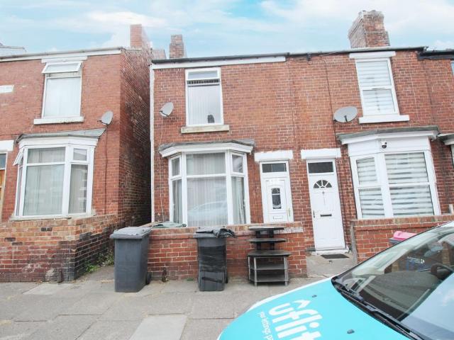 3 bedroom end of terrace house to rent
