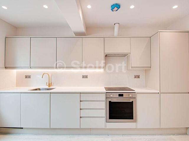 3 bedroom end of terrace house to rent