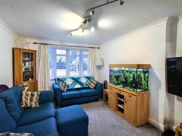 3 bedroom end of terrace house to rent