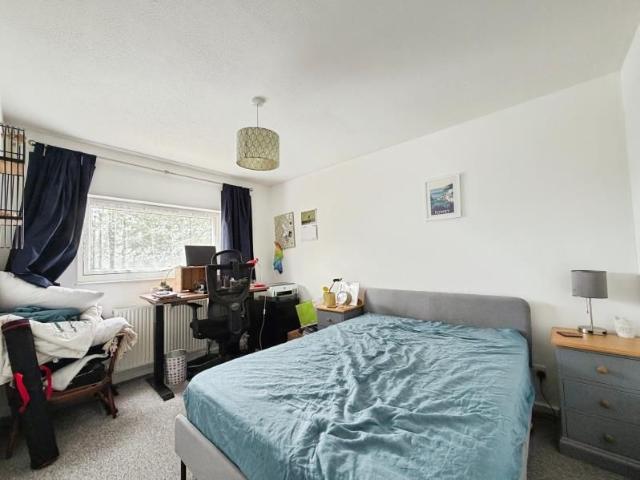 3 bedroom end of terrace house to rent