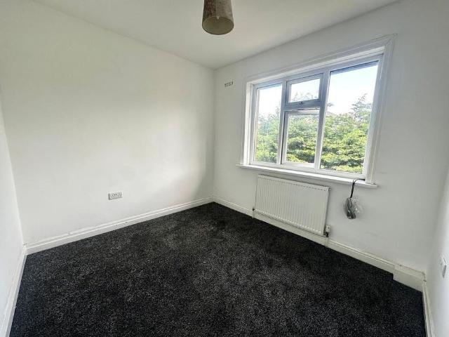 3 bedroom end of terrace house to rent