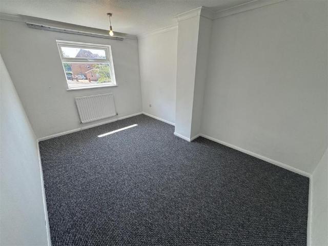 3 bedroom end of terrace house to rent