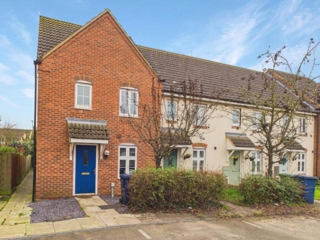 3 bedroom end of terrace house to rent