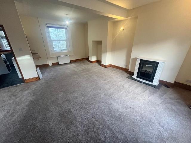 3 bedroom end of terrace house to rent