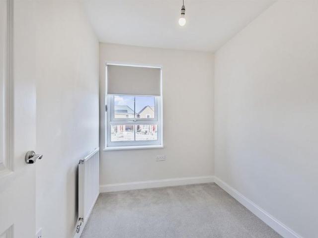 3 bedroom end of terrace house to rent