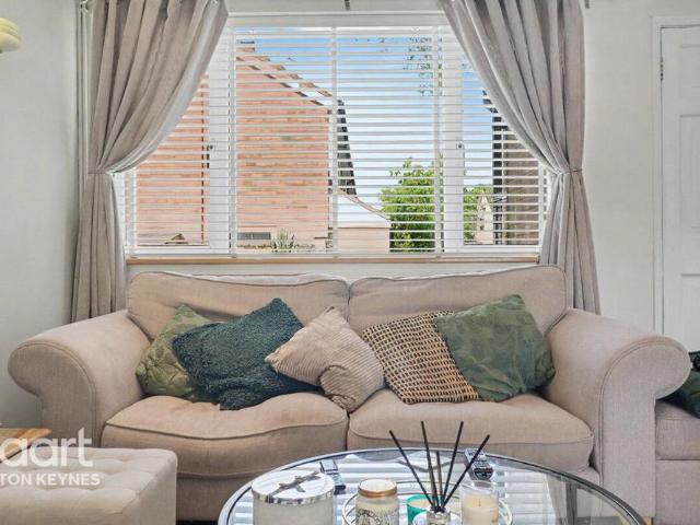 3 bedroom end of terrace house to rent
