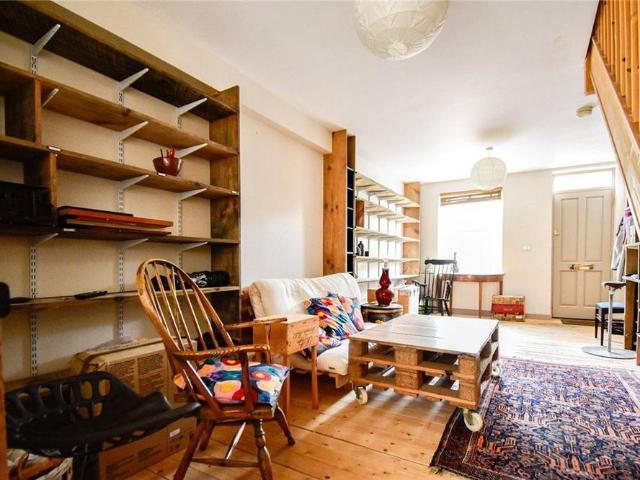 3 bedroom end of terrace house to rent