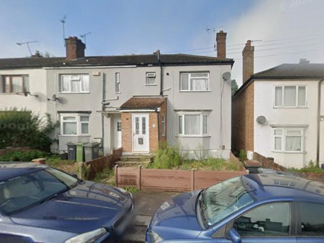 3 bedroom end of terrace house to rent