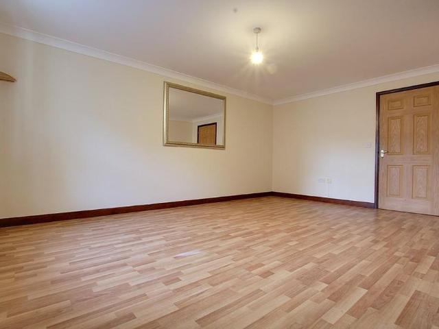 3 bedroom end of terrace house to rent
