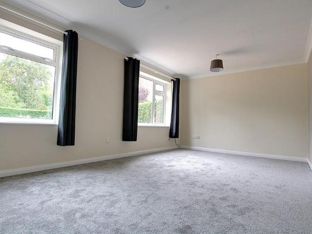 3 bedroom end of terrace house to rent