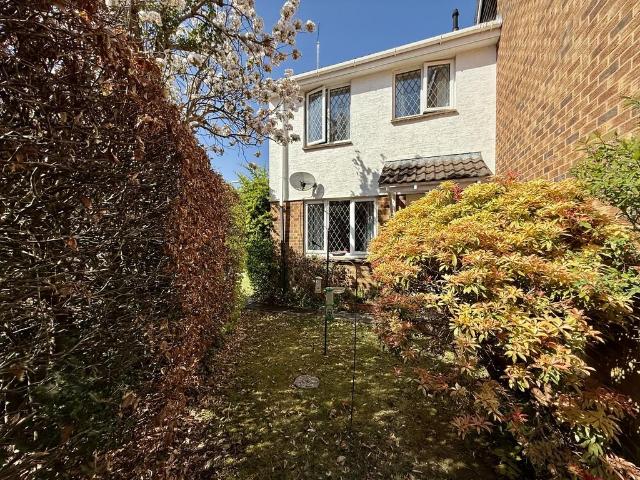 3 bedroom end of terrace house to rent