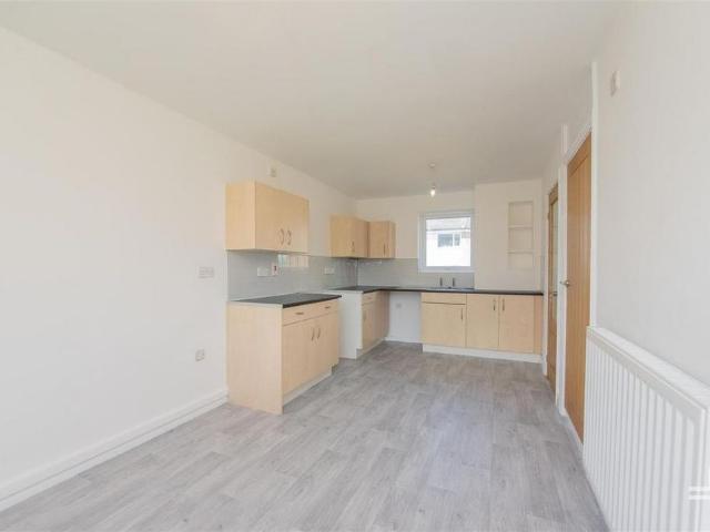 3 bedroom end of terrace house to rent