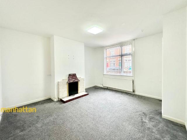 3 bedroom end of terrace house to rent