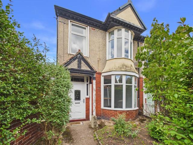 3 bedroom end of terrace house to rent
