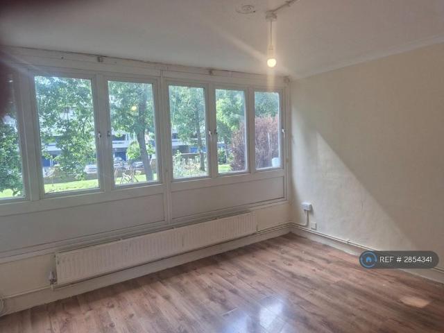 3 bedroom end of terrace house to rent