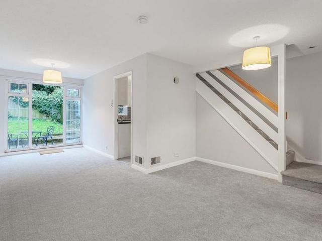 3 bedroom end of terrace house to rent