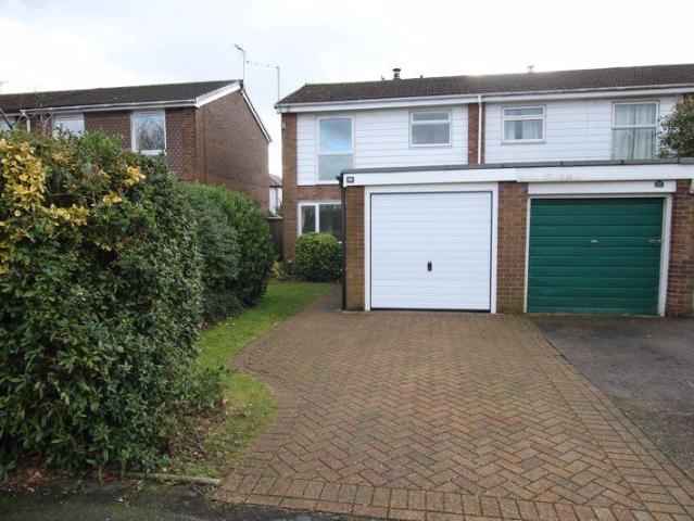 3 bedroom end of terrace house to rent