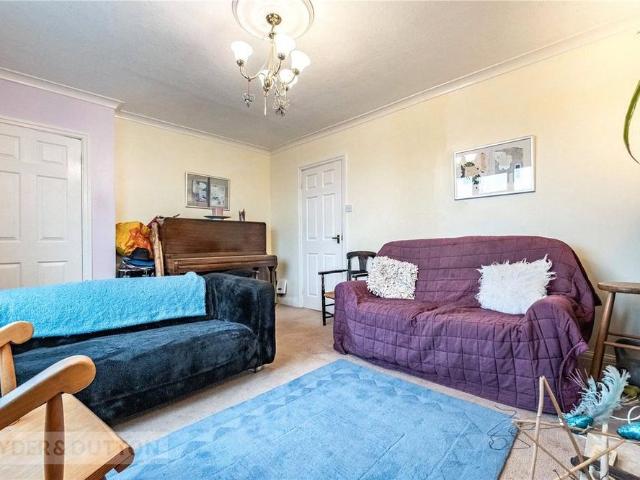 3 bedroom end of terrace house to rent